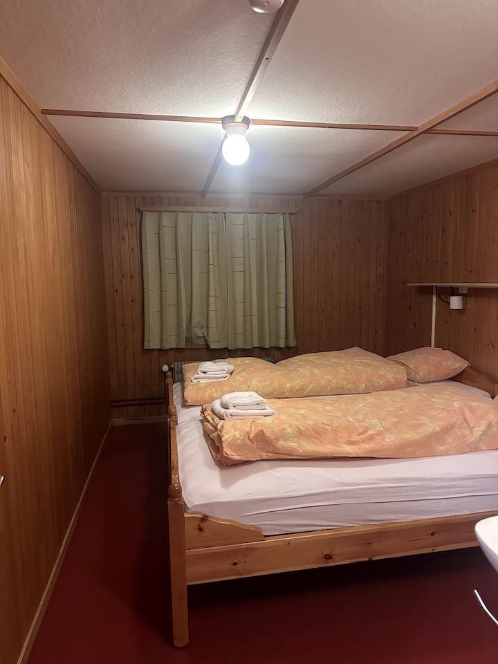 Shared Toilet But Private Room By Switchies. - Engelberg