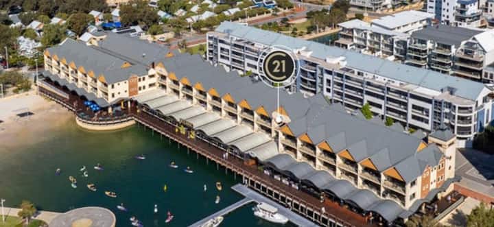 Absolutely Water View Apartment - 만두라