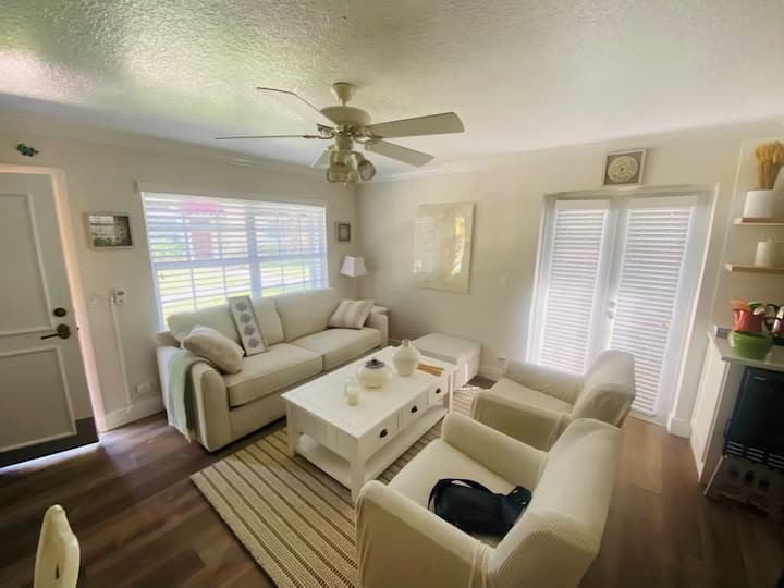 Oceanfront Casita • Steps To Sand • Delray Beach - Delray Beach, FL