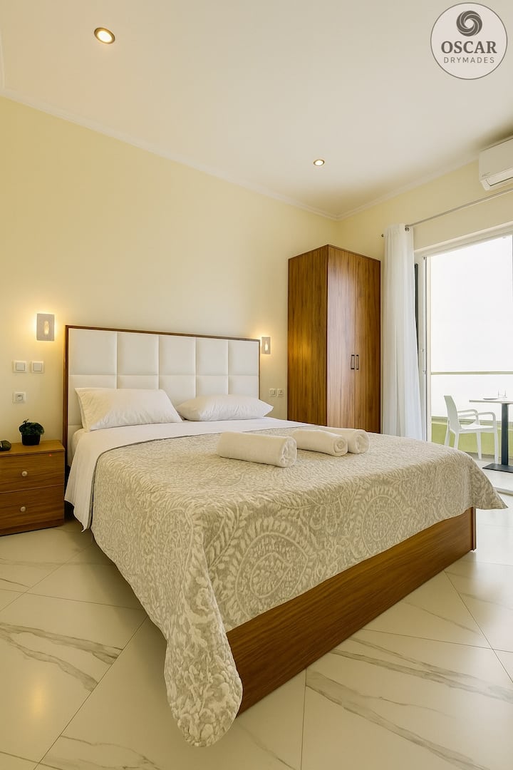 Δωμάτιο με θέα σε βουνό και θάλασσα - Dhërmi