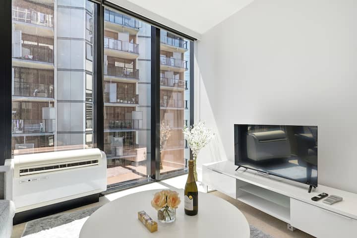 Luxury Docklands 1b Apt @ Marvel Stadium W/parking - Melbourne