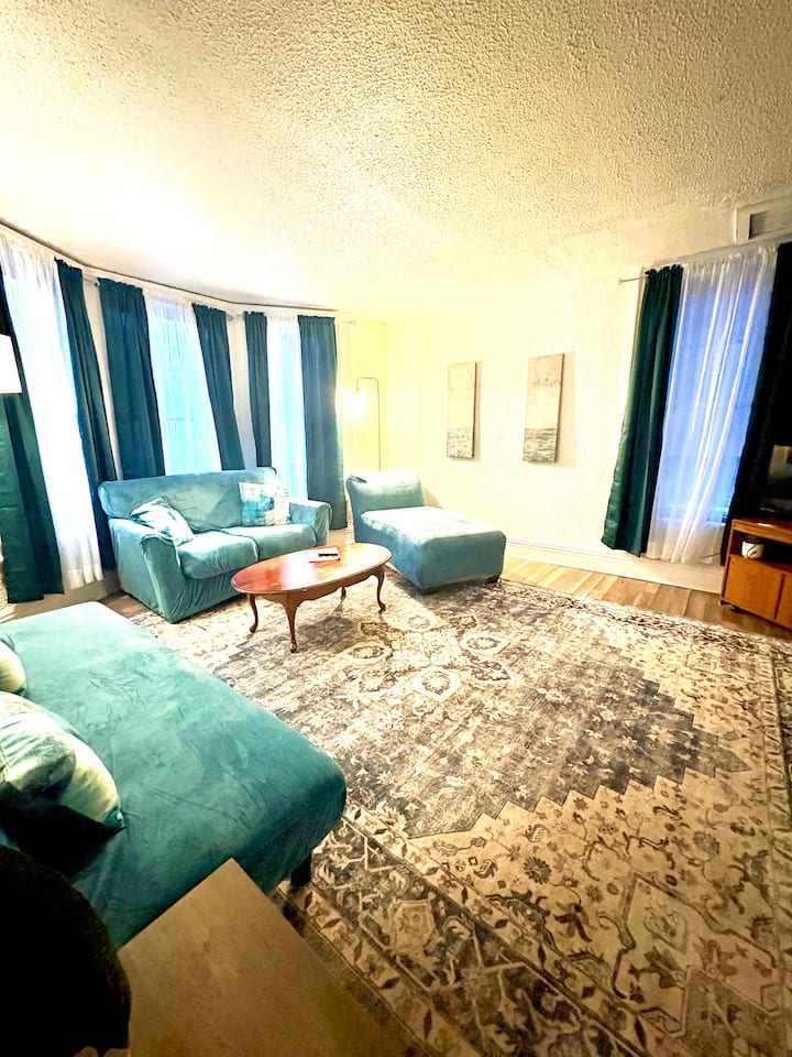 *Cozy & Clean Budget Listing. *3 Min To The Falls* - Niagara Falls, NY