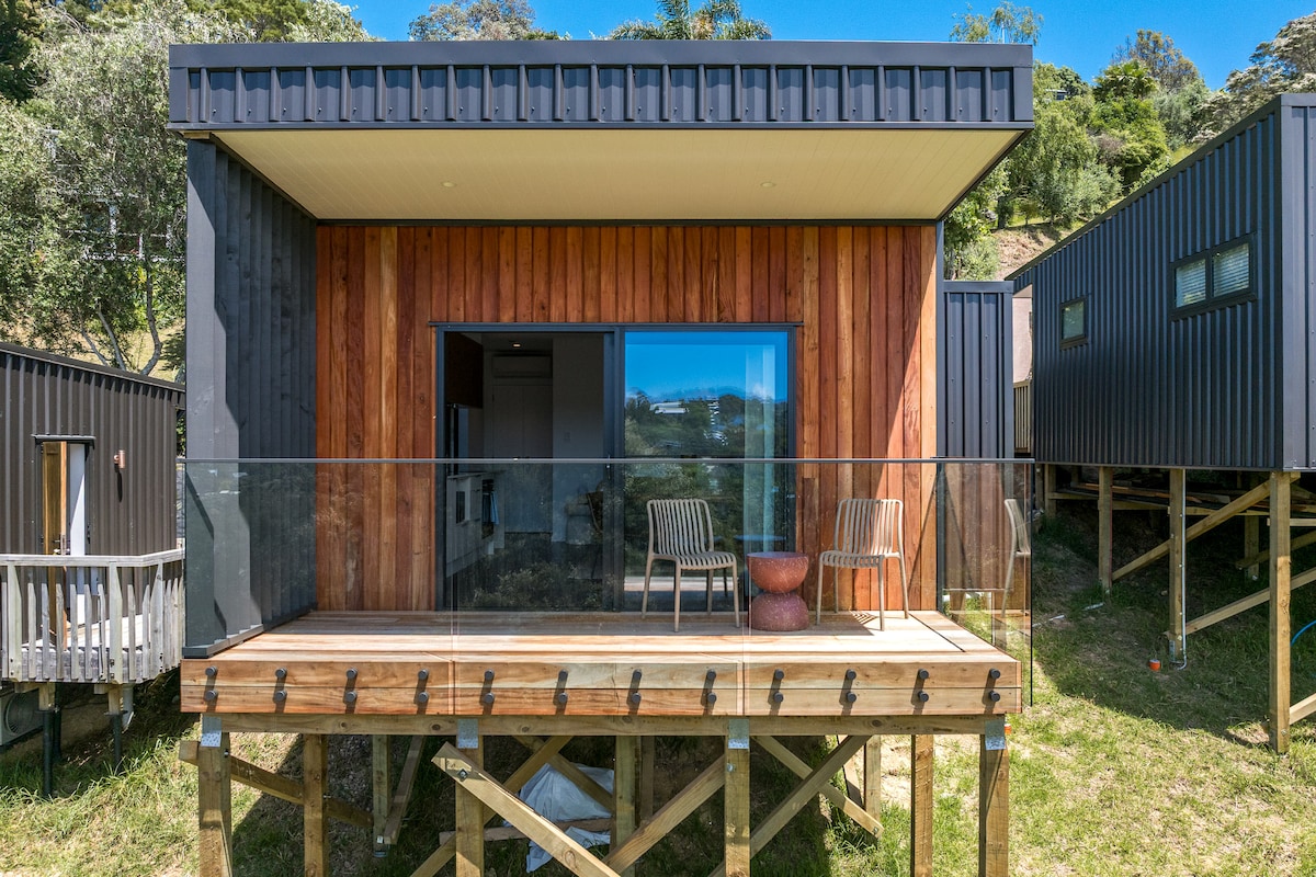 Großer Studio-Pod mit Blick auf das Tal - Häuser zur Miete in Waiheke ...