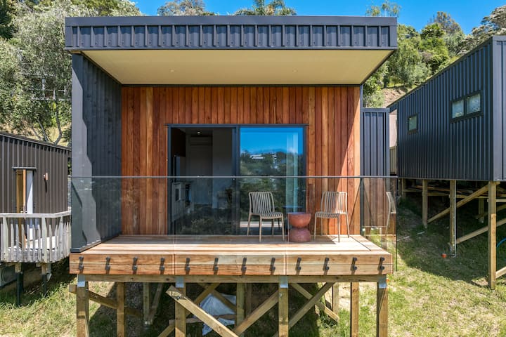 Large Studio Pod With Valley Views - Waiheke Island