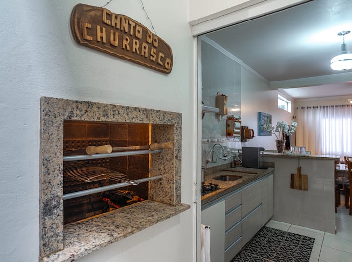 Casa Pet Friendly! Churrasqueira! Ar! 2 Garagens! - Florianópolis