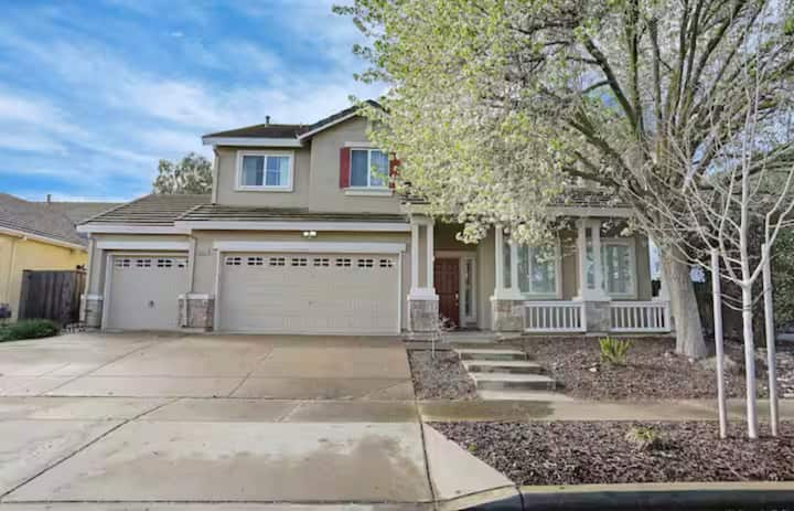 The Friends And Family Retreat - Davis