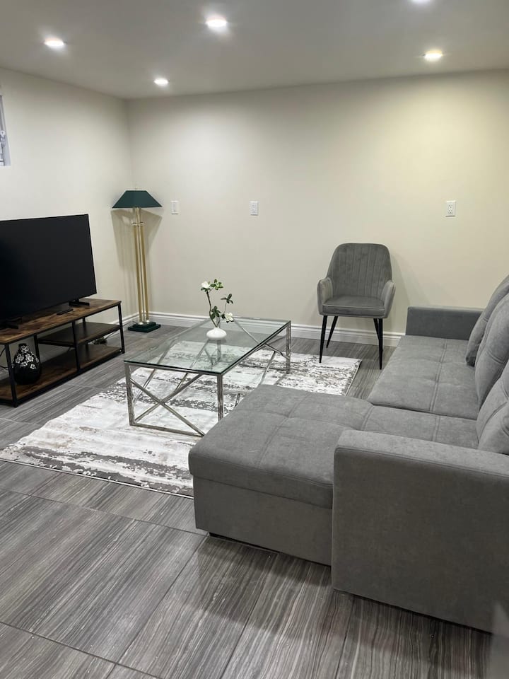 Spacious 2-bedroom Basement Apartment - Markham