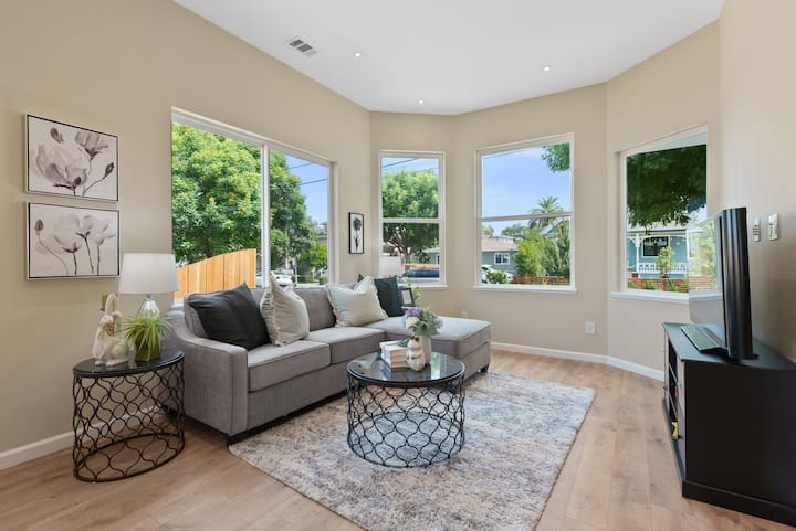 Modern Comfort In A Prime San Jose Location - San Jose, CA