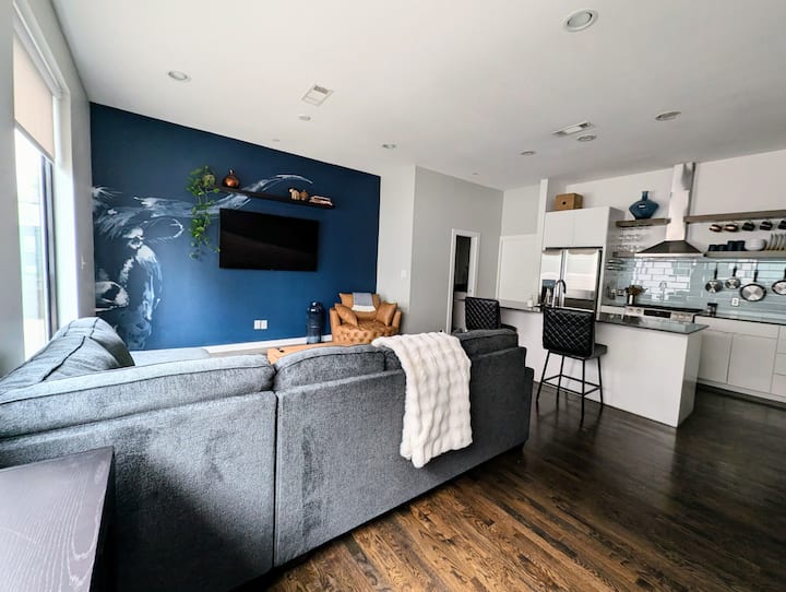 Hit The Hay - Dallas, TX