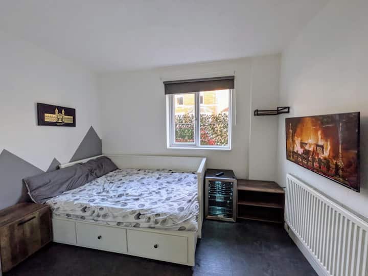 Off The Lockside - Swindon