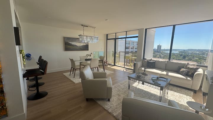 Beautifully Appointed High-rise Condo - Tulsa, OK