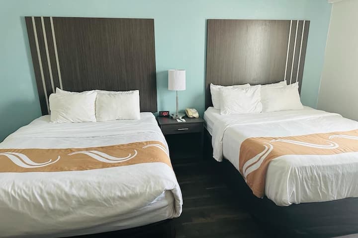 Spacious 2 Queen Bed Room - Port Huron, MI