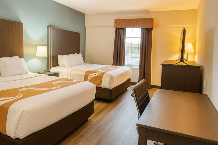 Spacious 2 Queen Bed Room - Port Huron, MI