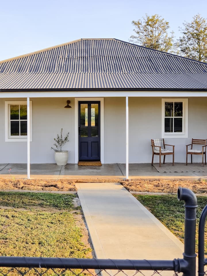 Collett Cottage
3 Bedroom Home In Canowindra - Canowindra