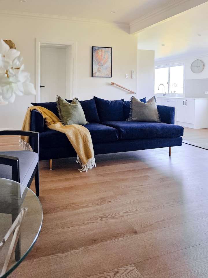 Collett Cottage | Vineyard Views & Country Charm - Canowindra