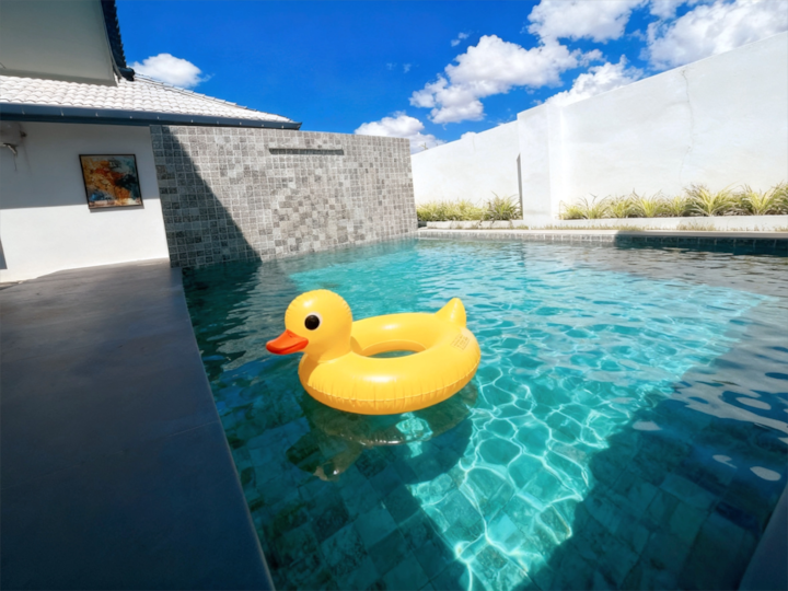 芭提雅中天海滩艾木坤别墅/靠近海滩/4卧室5卫2厅/带泳池 度假首选的地方 - Pattaya