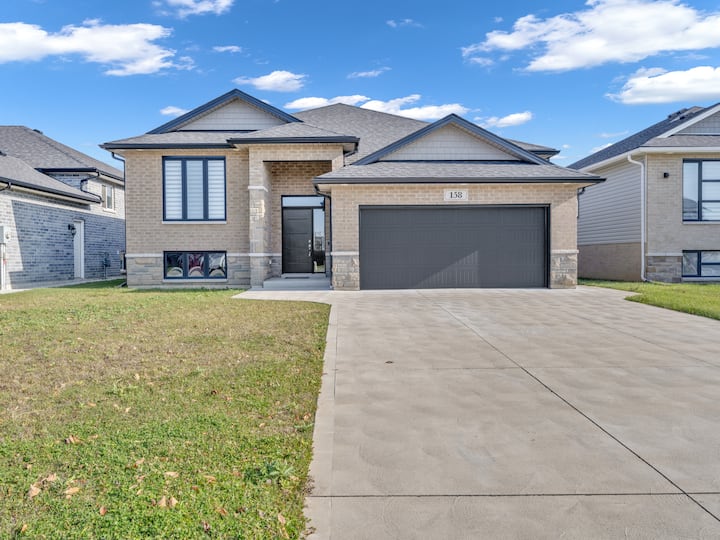 Modern And New 2-bdr Home | Beautiful Amherstburg - Amherstburg