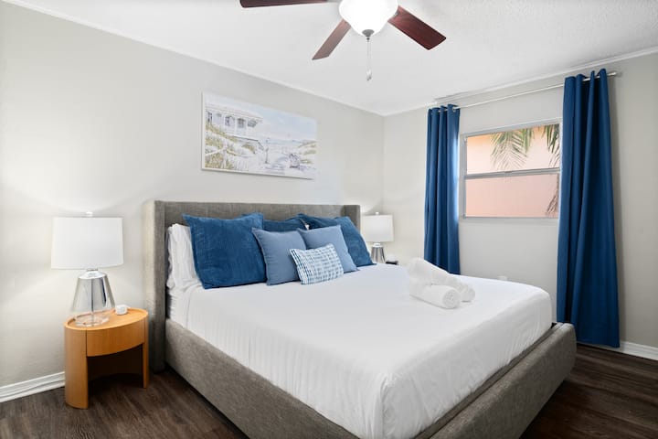 Pool / Free Parking - 2bd 1 Block From The Water - Tampa, FL