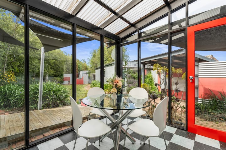 Greenview Bungalow—sunlit Stay Near Sovereign Hill - Ballarat