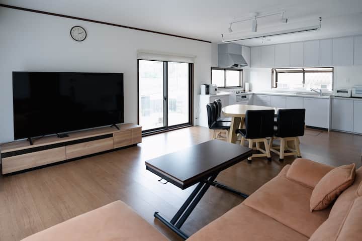 加賀温泉駅歩圏内｜広々8名宿｜駐車場無料｜ファミリー・団体向け大空間 - Kaga