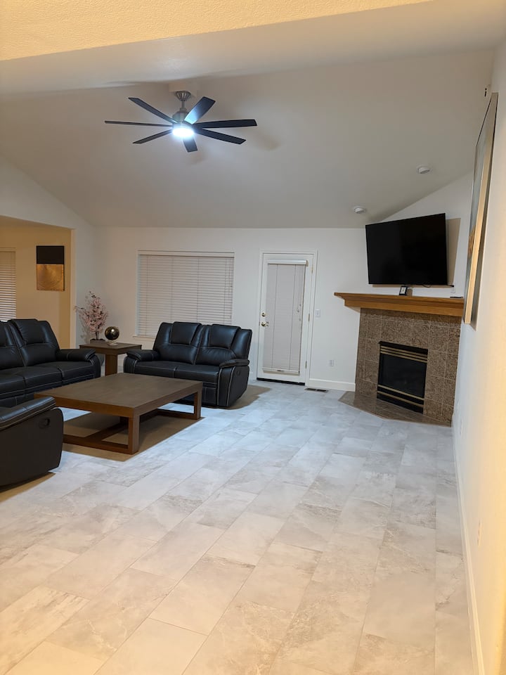 Executive 3+den Bed Home Situated On A Golf Course - Carson City, NV