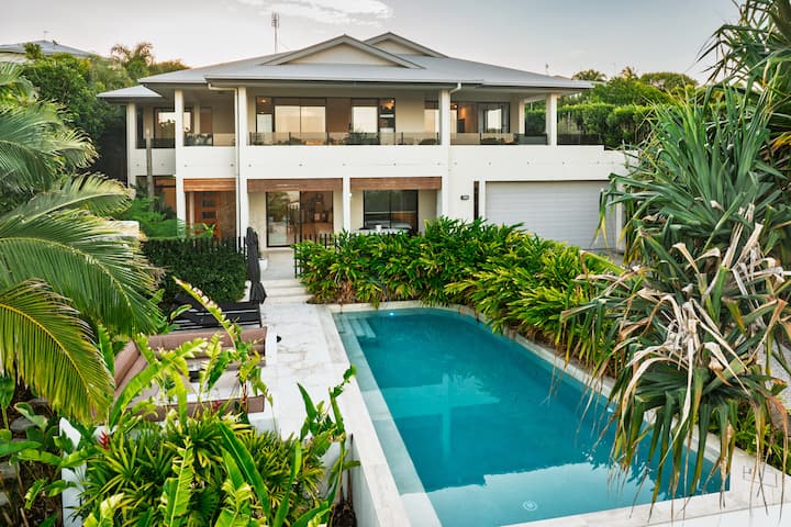Luxe 4br Executive Home W/ King, Pool & 2 Parking! - Noosaville