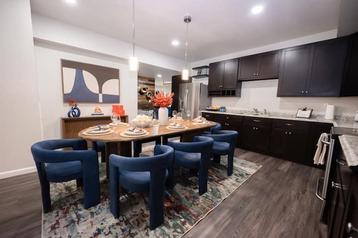 Sophisticated Airport Escape, A Deluxe Happy Place - Aurora, CO