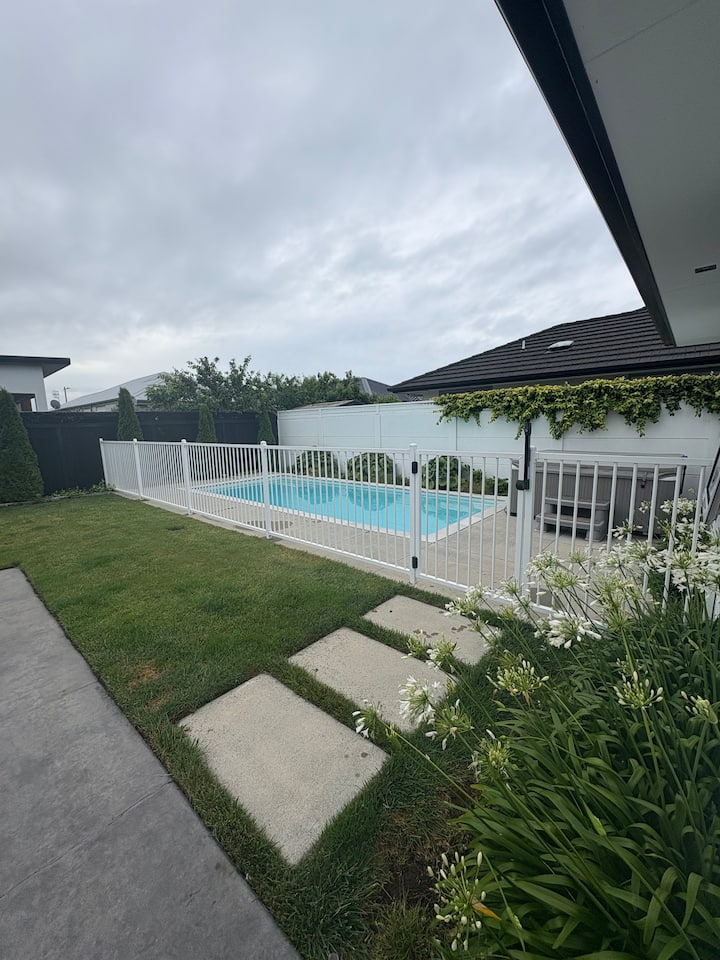 Papamoa - Escape - Papamoa