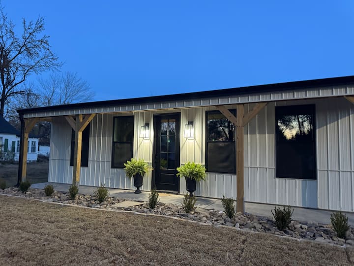 Eagles Nest Cottage Near Ozarks, Weddings&downtown - Clarksville, AR