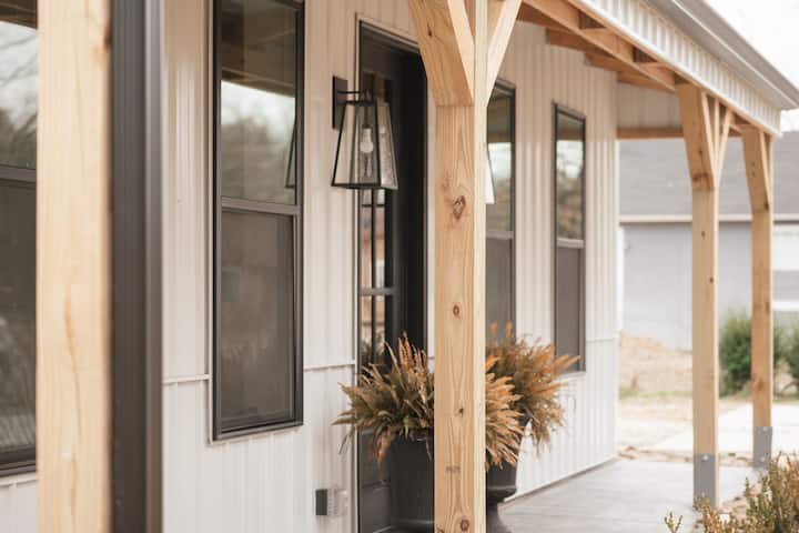 The Eagles Cottage Near Campus, Weddings &Downtown - Clarksville, AR