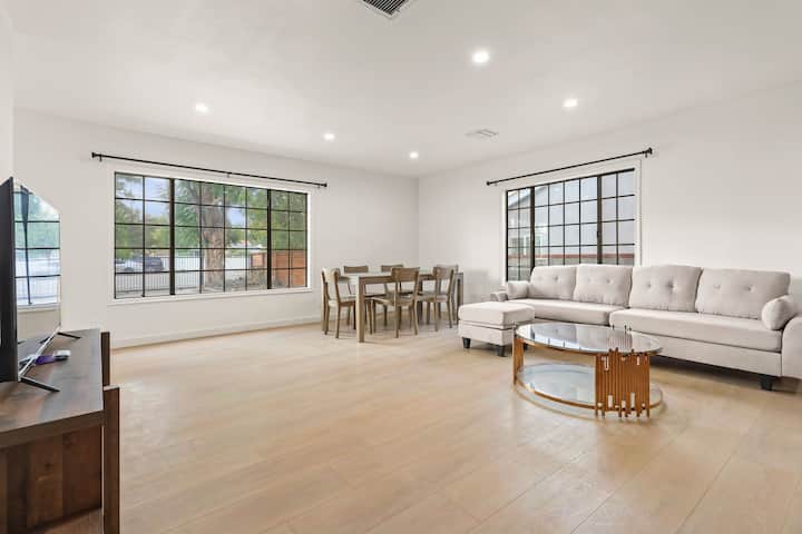 Luxury, Cozy, Amazing Location & Renovated Home. - Hidden Hills, CA