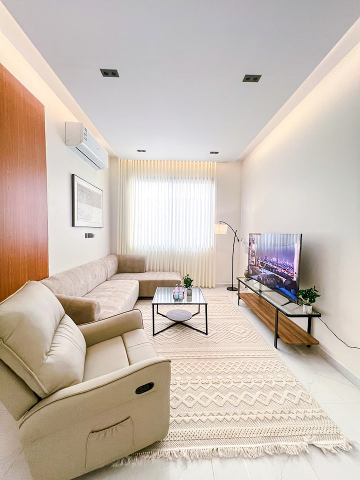 Modern 6 Alaqirwan / Malhum - Riyadh