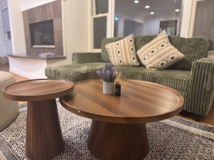 Lakefront Lavender House - San Mateo, CA