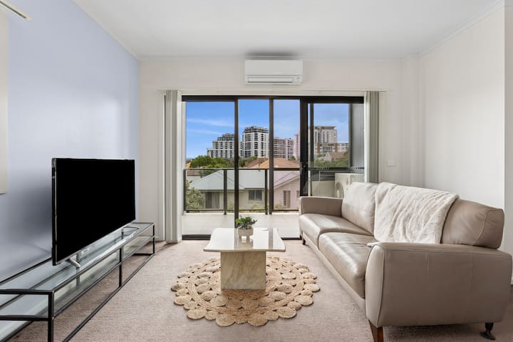 1bed Apartment In Gungahlin Town Centre - 