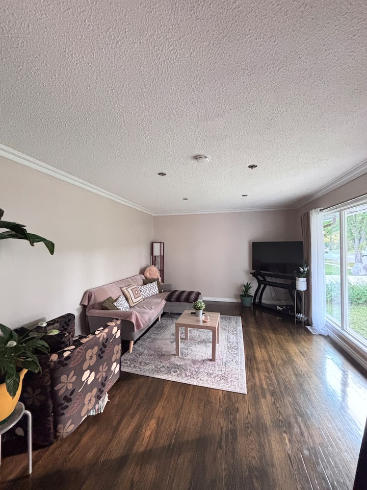 3 Bedroom Home | Clean & Modern | South Regina - Regina