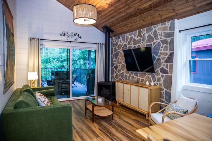 Songbird - A Fleetwood Mac Themed Creekside Cabin - Fayetteville, WV