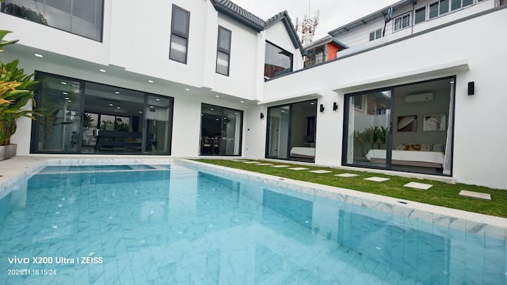 奢华独栋别墅7卧8卫全新花园泳池7-14人 /近711 /夜市/海滩十分钟/芭提雅巿中心 - Thailand
