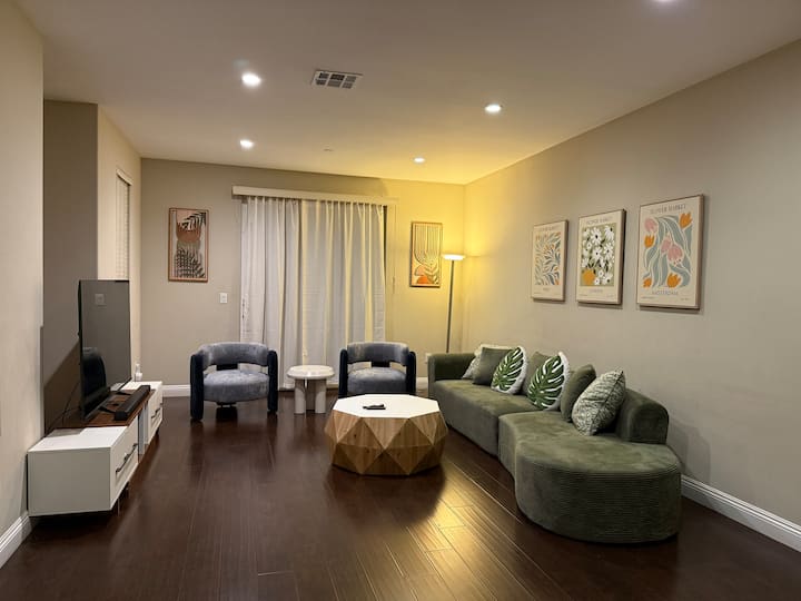 Huge 3bd 2.5ba • 2,118 Sq Ft • Sleeps 11 • King Bd - Hacienda Heights, CA