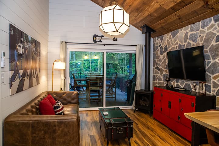 Abbey Road - A Beetles Themed Creekside Cabin - Fayetteville, WV