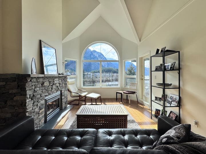 Ocean & Sun Waterfront! - Squamish