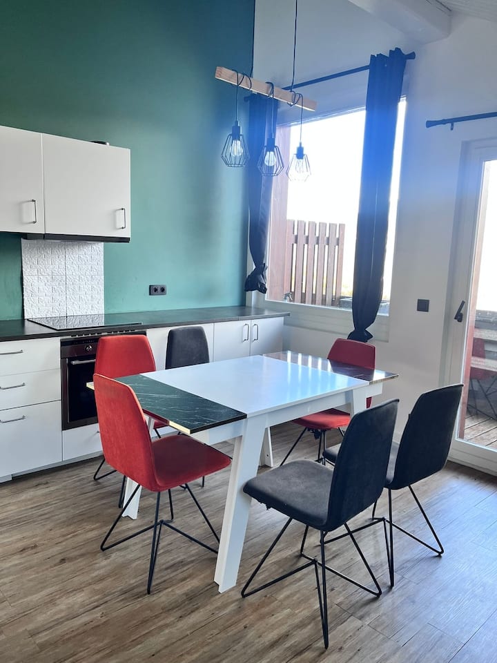 Charmant T4 En Duplex Avec Vue Proche Commodités - Aime