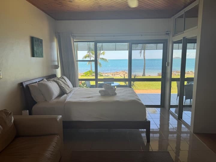 Waters Edge - Studio Apartment Right By The Water. - Mackay