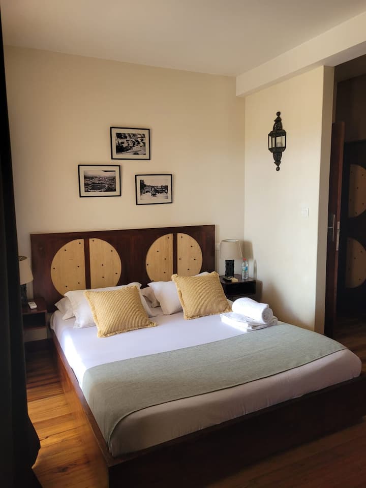 Chambre Moderne Et Rustique - Antananarivo