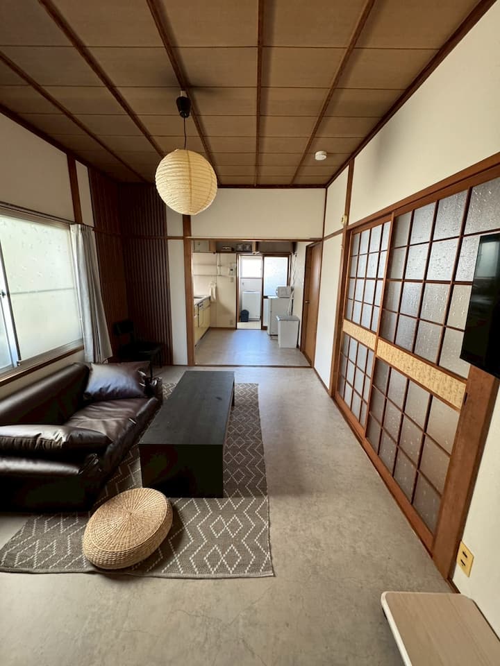 Max8名/木屋町駅徒歩8分/松山市駅まで車で10分！便利な立地/2ldkの和モダンなお部屋 - Matsuyama