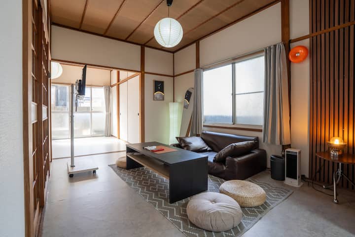 車1台駐車可！max8名/木屋町駅徒歩8分/松山市駅まで車で10分！便利な立地/2ldkのお部屋 - Matsuyama