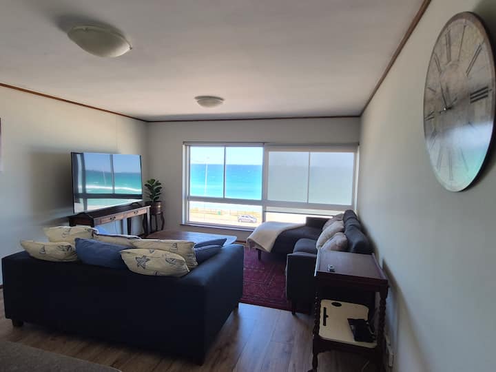 Amazing Beachfront Apartment - Parklands