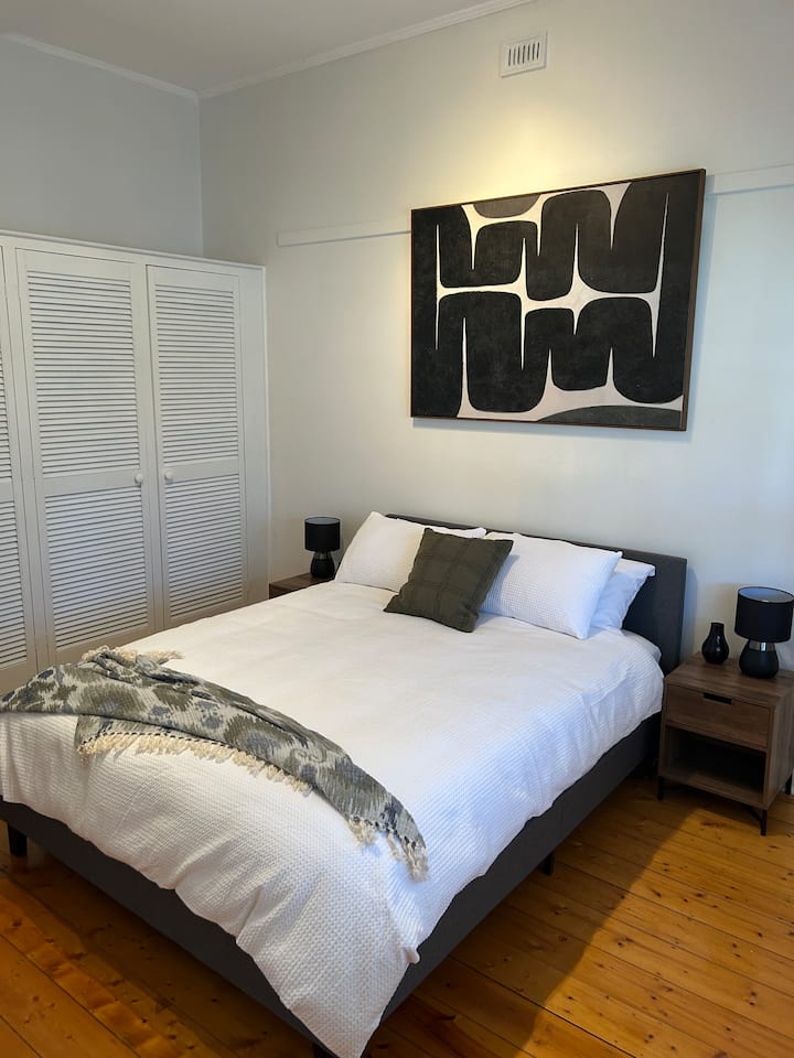 Glenelg 5 Bedroom Coastal Stay - South Australia