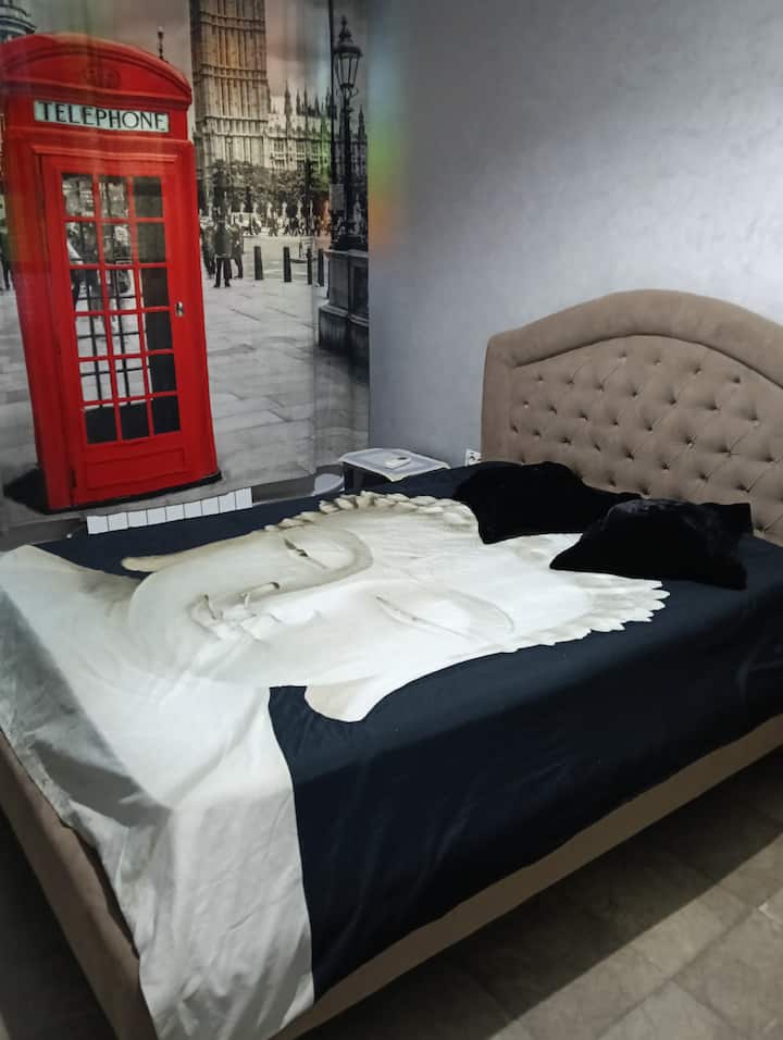 Chevauchement Entre Moderne Et Arabesque - Tunis