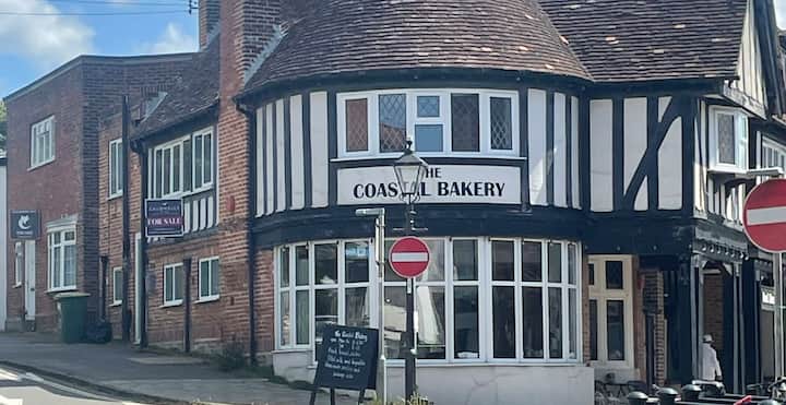 Crows Nest Seaside Home. - New Milton