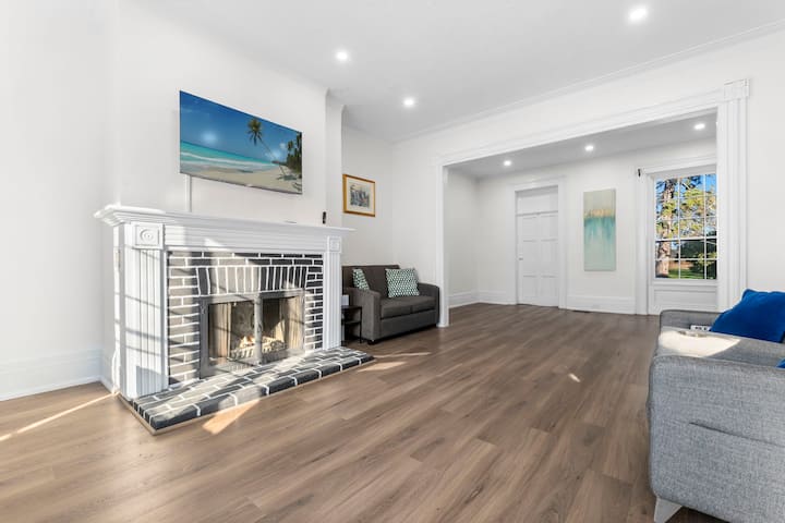 The Tavern Manor: Group Getaway On Private Estate! - Bowmanville